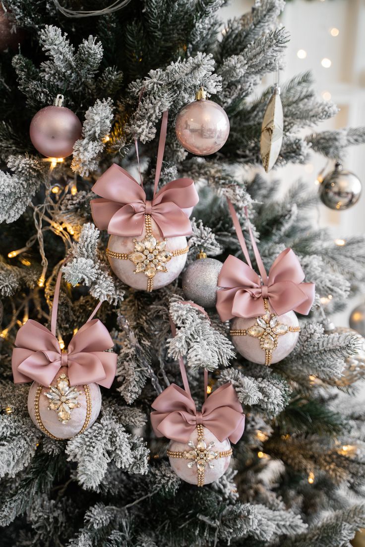 Design Inspirations for Handmade Christmas Ornaments