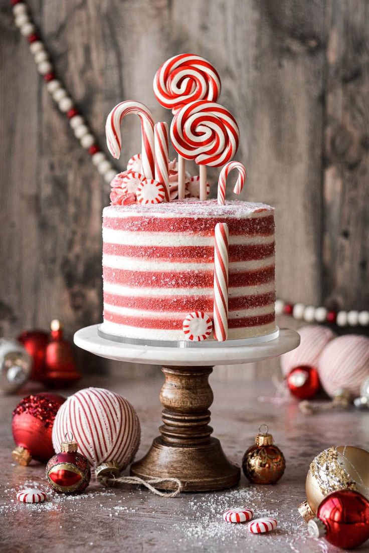 The Art of Choosing and Decorating Christmas Cakes