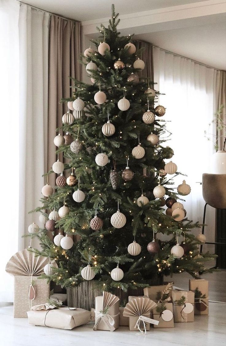 Key Steps to Designing a Beautiful Christmas Tree