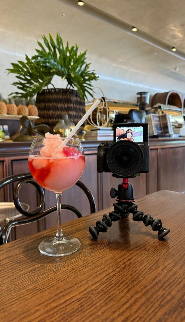 Mastering the Art of Public Vlogging: Techniques and Tips