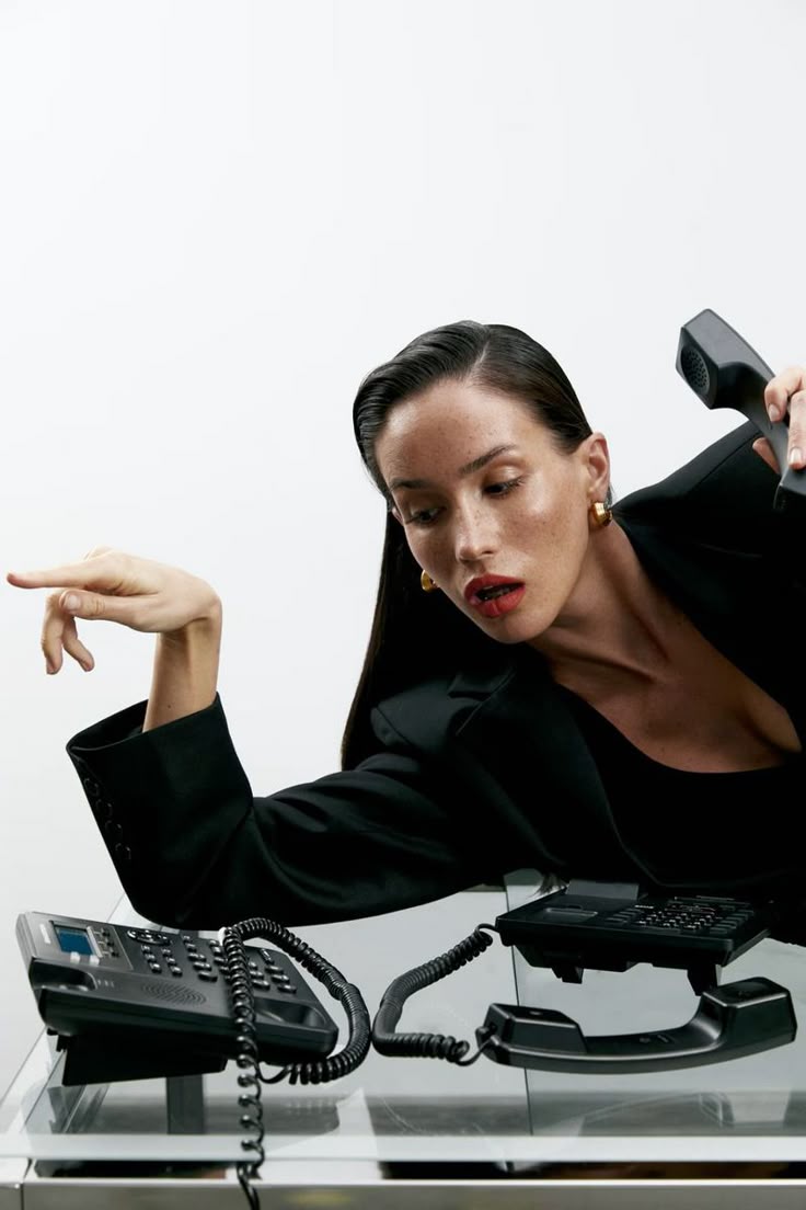 5 photography poses woman Must Try for Striking Images