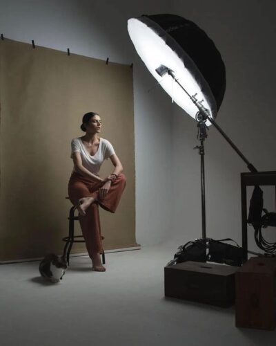 5 photography poses woman Must Try for Striking Images