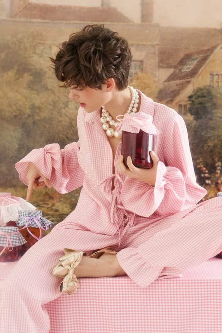 How to Rock Pink Marshmallow Pantone Style for Your Outfits