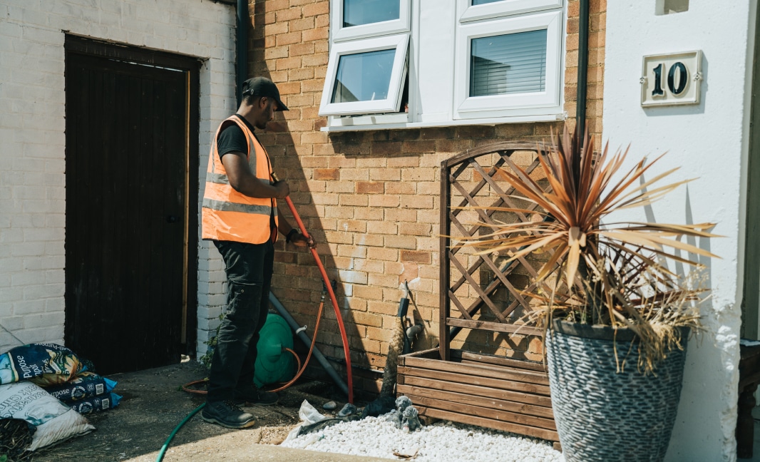 Warning Signs of a Clogged Drain: Early Indicators & Risks