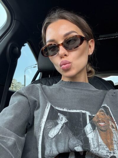 Selfie Poses: Essential Tips for Perfecting Your Photos