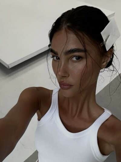 Selfie Poses: Essential Tips for Perfecting Your Photos