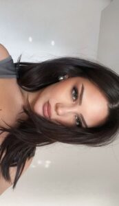 Selfie Poses: Essential Tips for Perfecting Your Photos