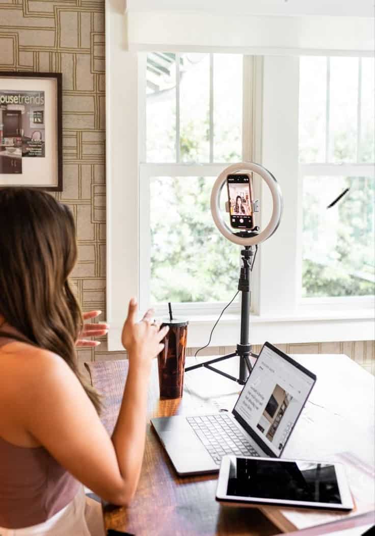 Selfie Poses: Essential Tips for Perfecting Your Photos