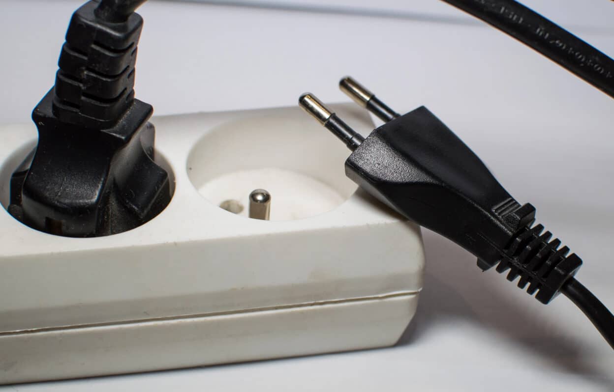 How to Wire Sockets Using Twin and Earth Cable