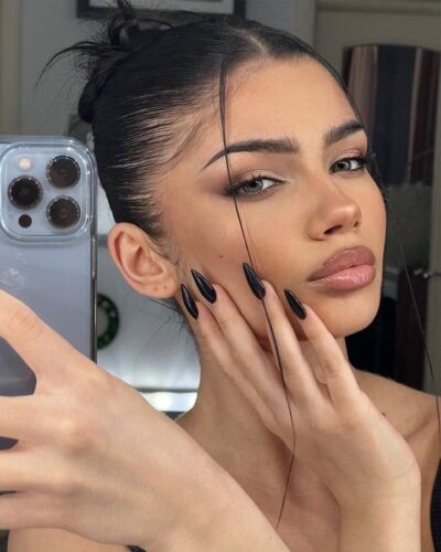 Selfie Poses: Essential Tips for Perfecting Your Photos