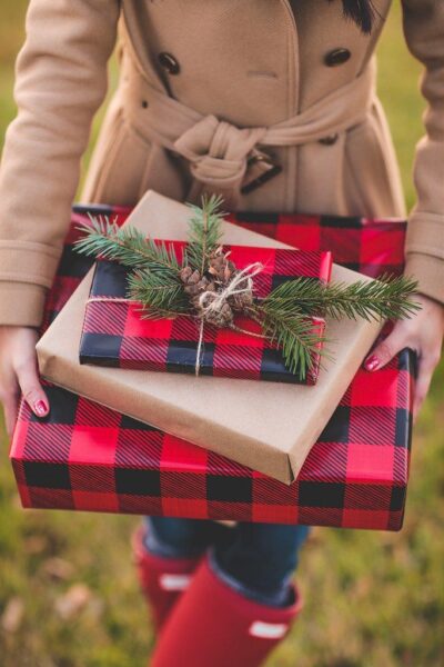 How to Wrap a Present Efficiently and Neatly Every Time