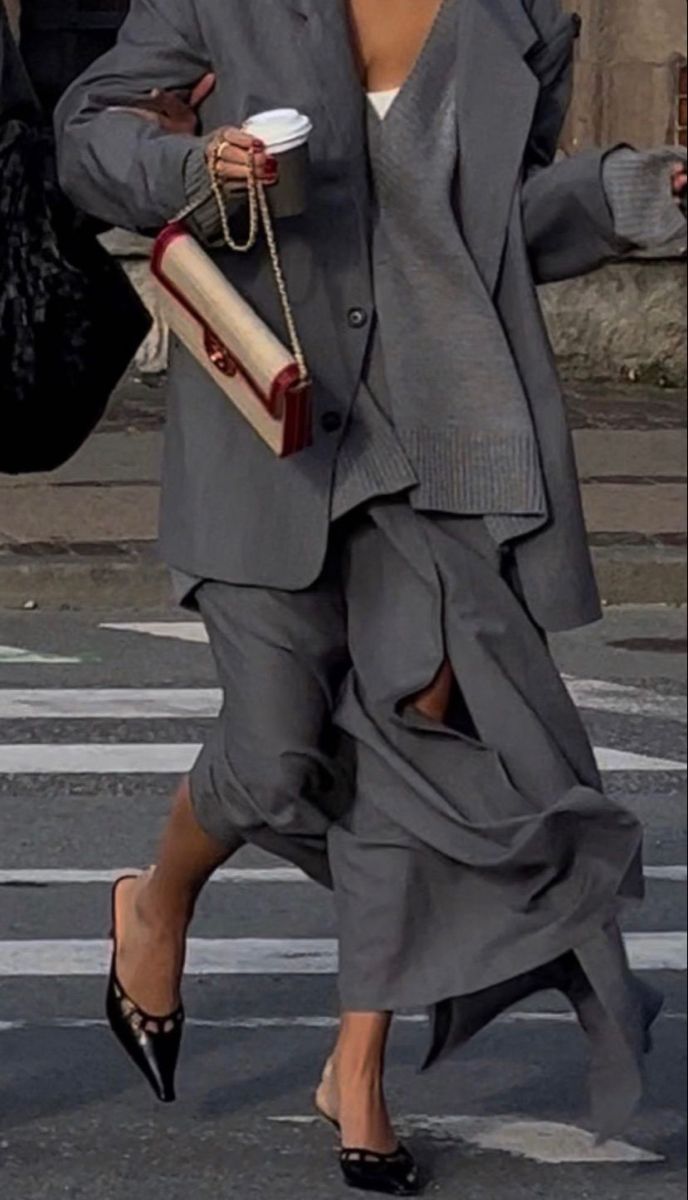Gray Pantone Style Outfits for Effortless Modern Wardrobes