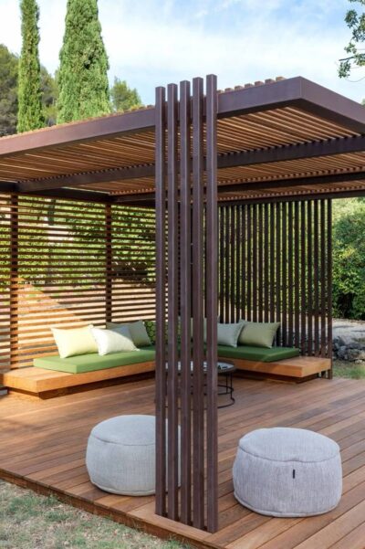 Pergola with Seating Ideas for Functional Outdoor Spaces