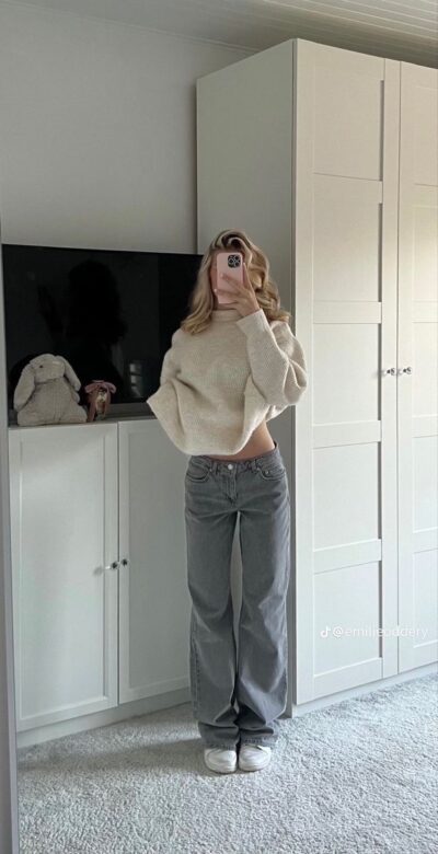 Best Poses and Tips for a Successful Fit Check