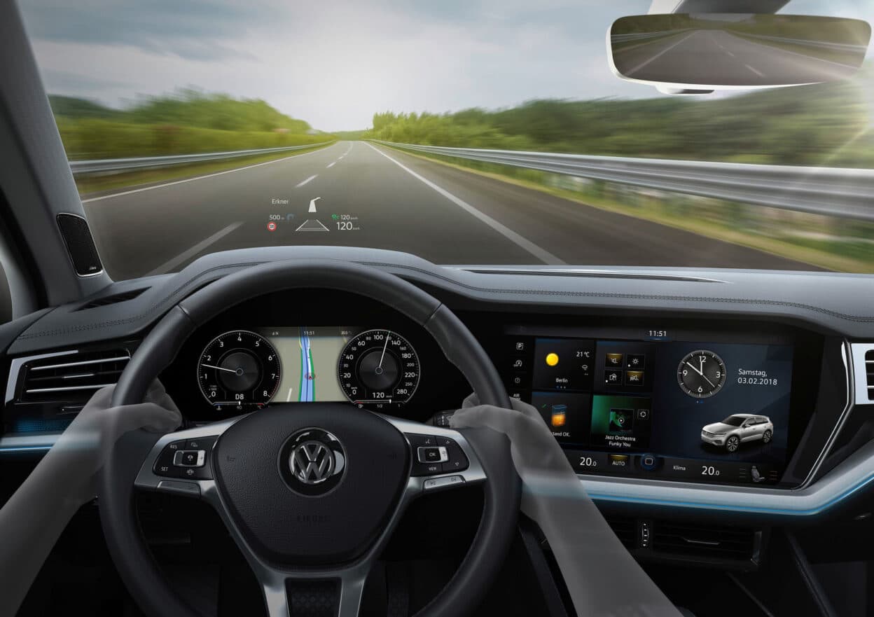 HUD Display Technology Advancements in Modern Vehicles