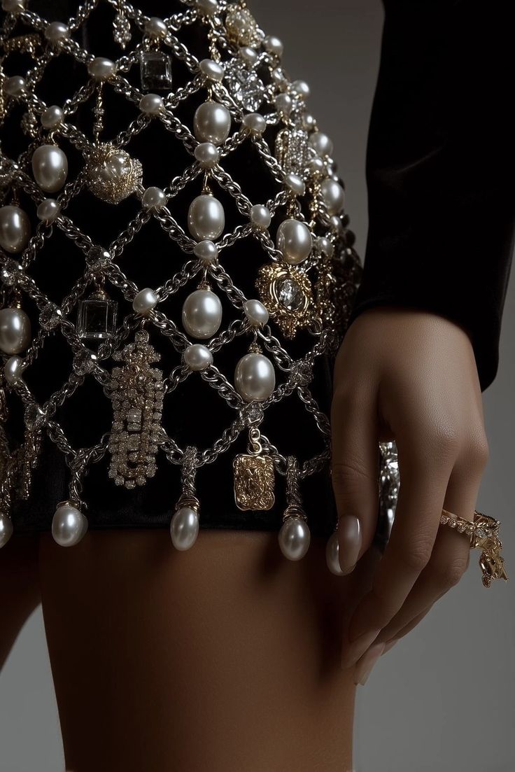 Master Holiday Fashion: Simple Tips for a Festive Look