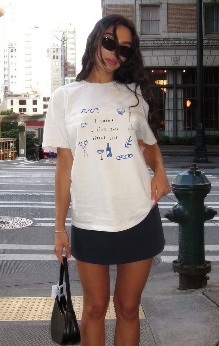 T-shirt Fashion Combinations for Effortless Everyday Style