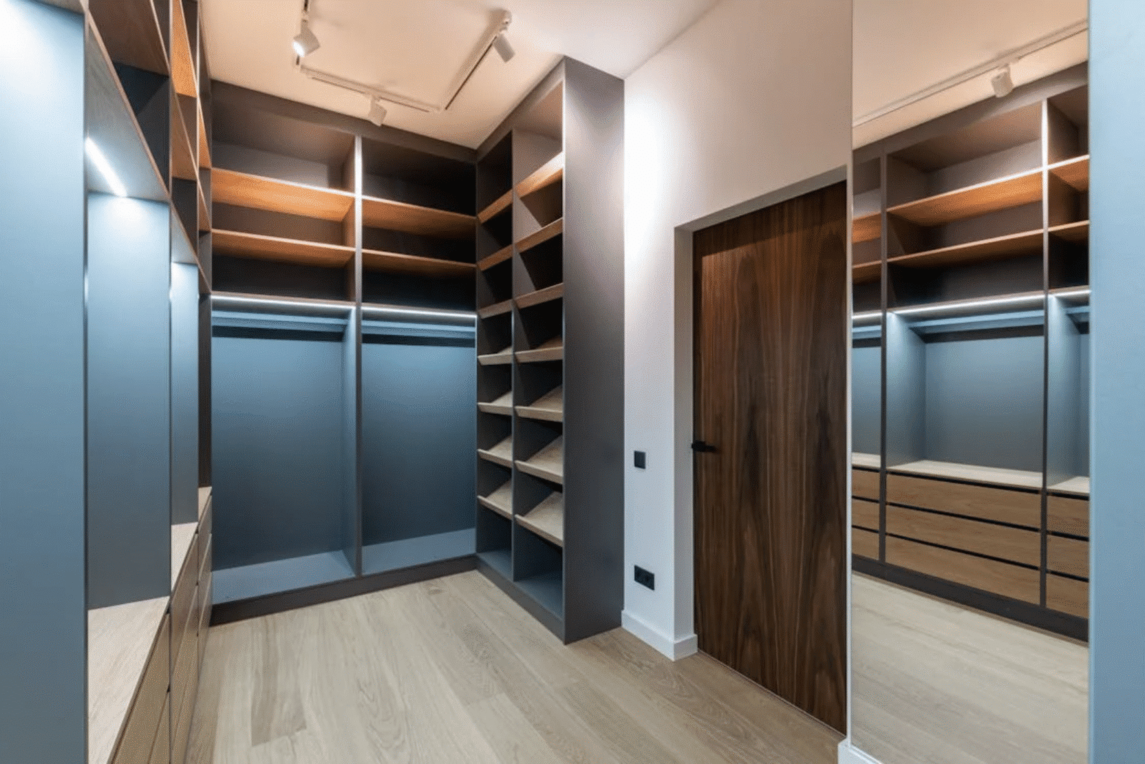 How to Design a Walk-In Closet That Fits Your Lifestyle