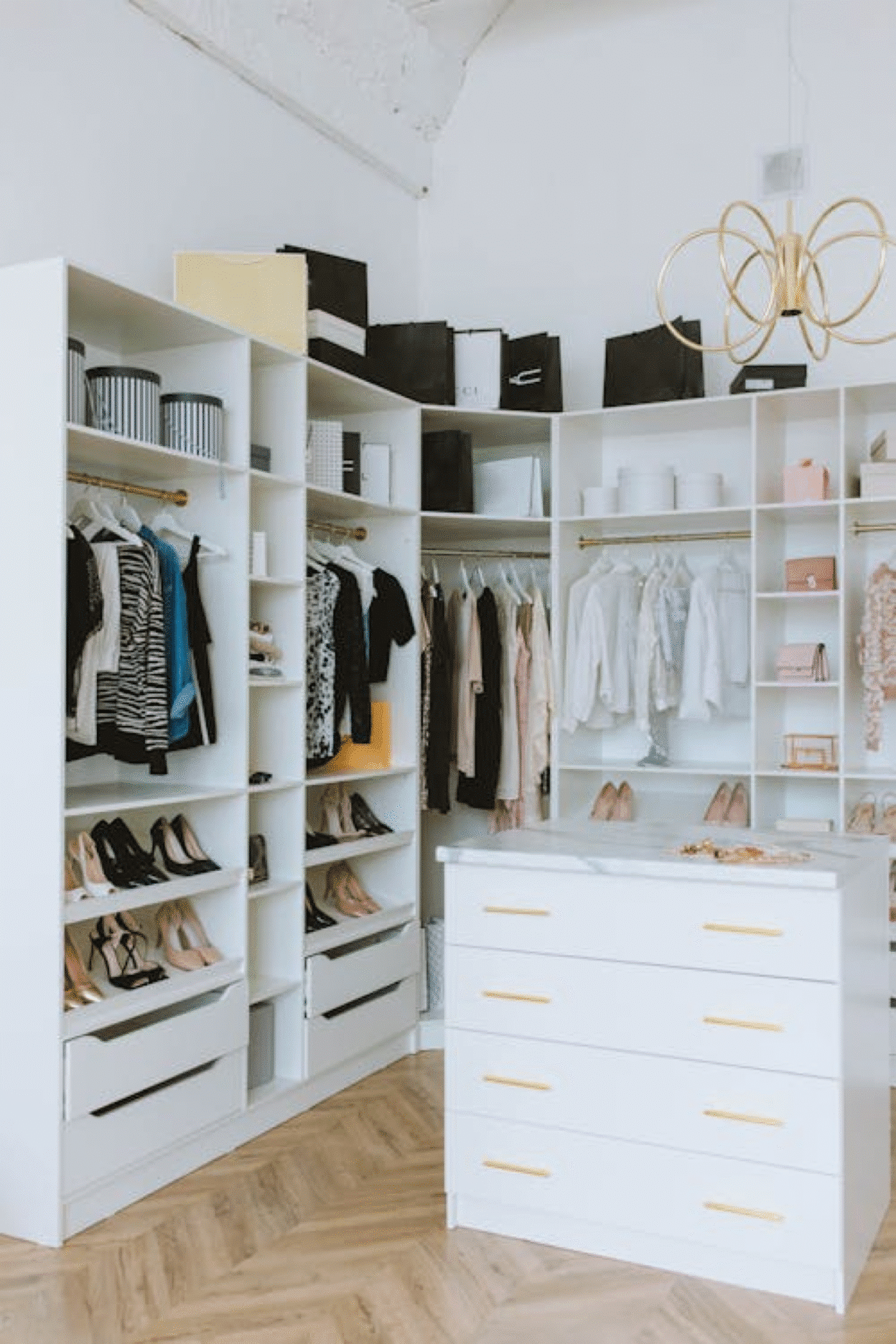 How to Design a Walk-In Closet That Fits Your Lifestyle