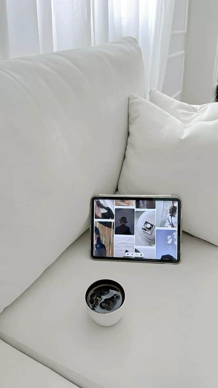 Simple Wallpapers: Enhance Your iPhone's Look & Usability