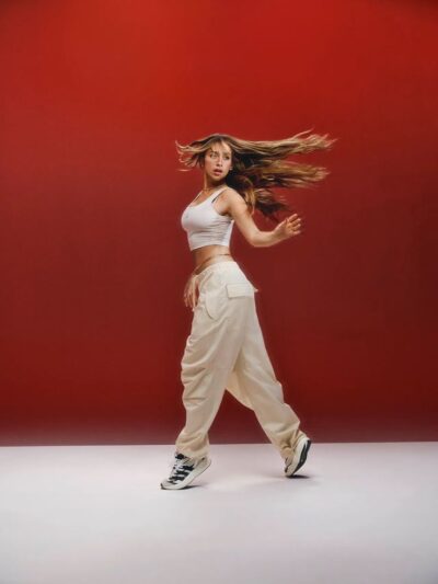 Unlock Stunning Photos with Dynamic Poses: Essential Guide