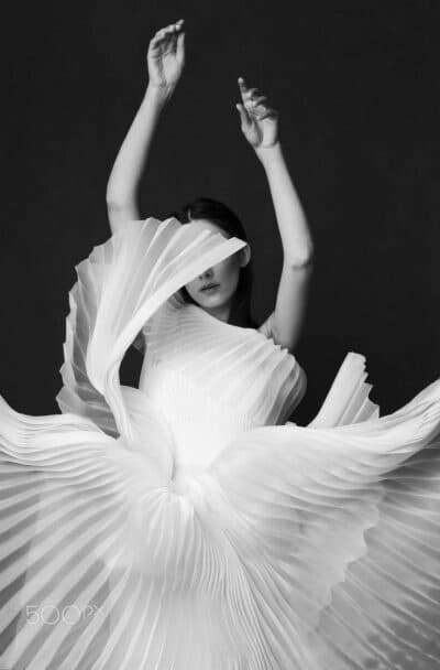 Unlock Stunning Photos with Dynamic Poses: Essential Guide
