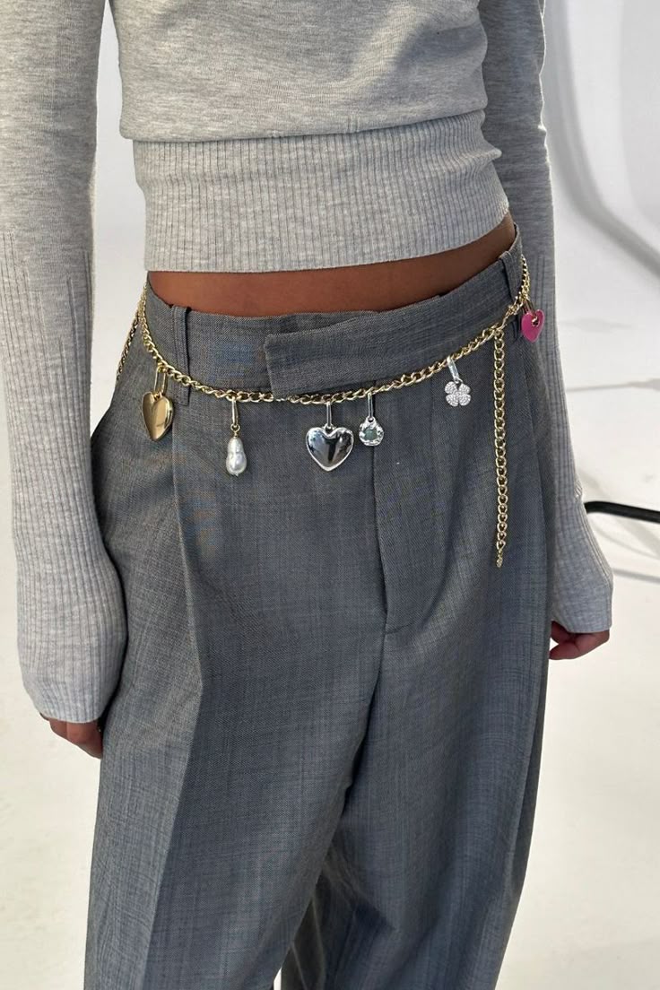 The Ultimate Elegance Guide to Wearing Oversized Clothes