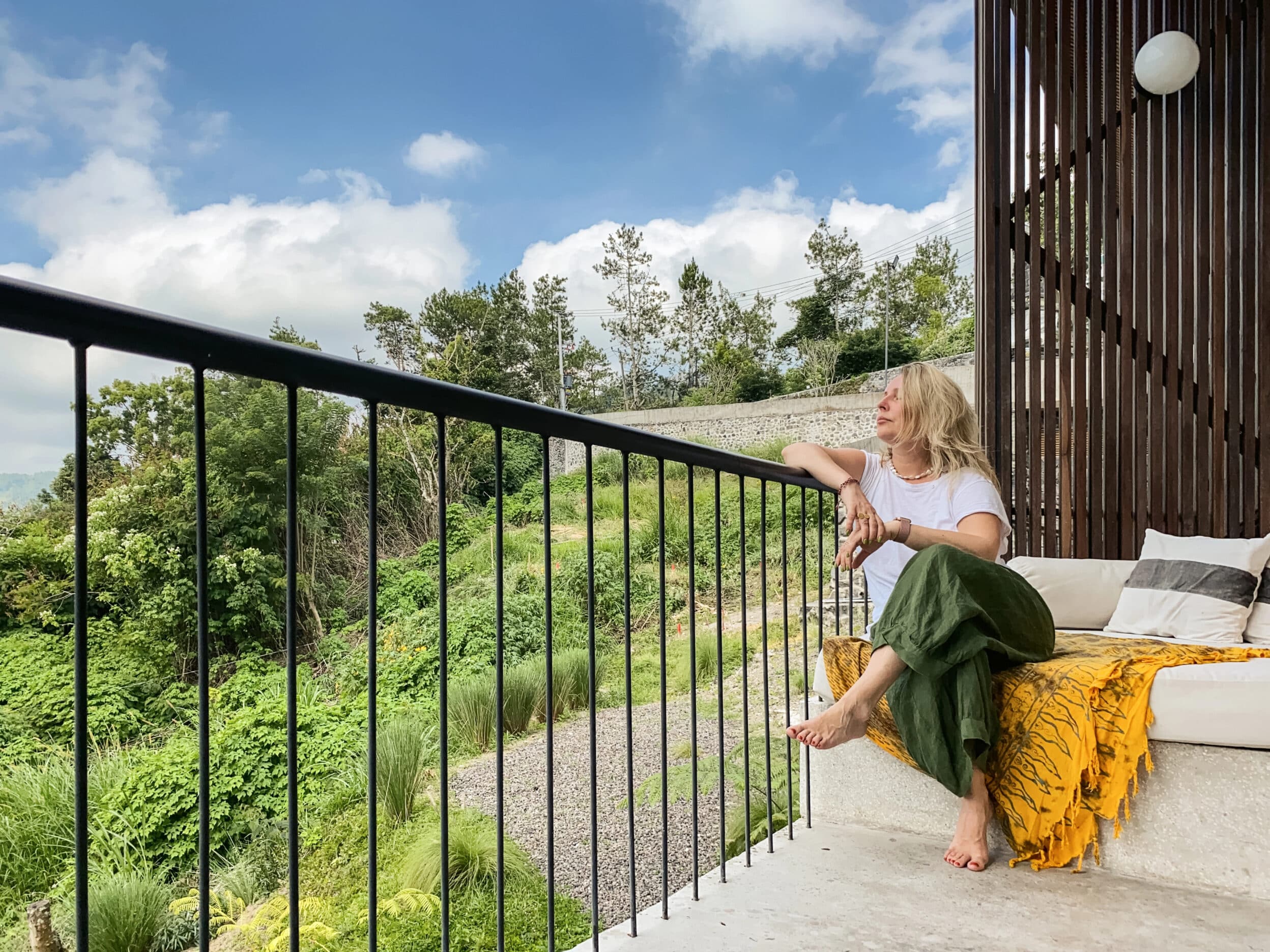 Reimagining Outdoor Living: Enclosed Spaces for All Seasons