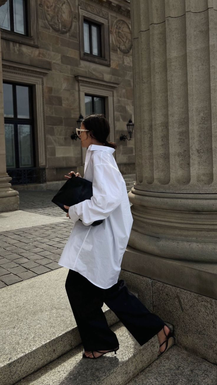 The Ultimate Elegance Guide to Wearing Oversized Clothes
