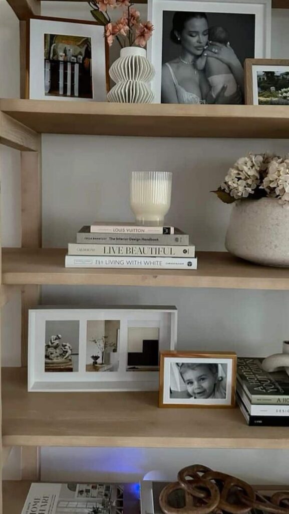 Create a Chic Look: How to Decorate a Shelf with Confidence